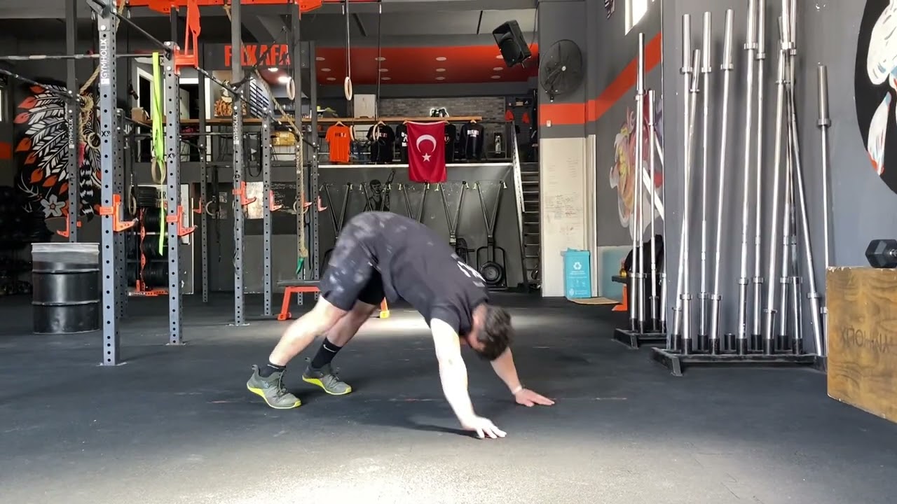 Explosive Pike Push-Up - YouTube