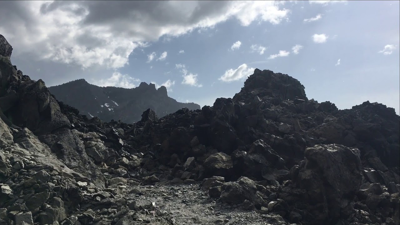 Hiking Big Obsidian Flow in Bend, Oregon - YouTube