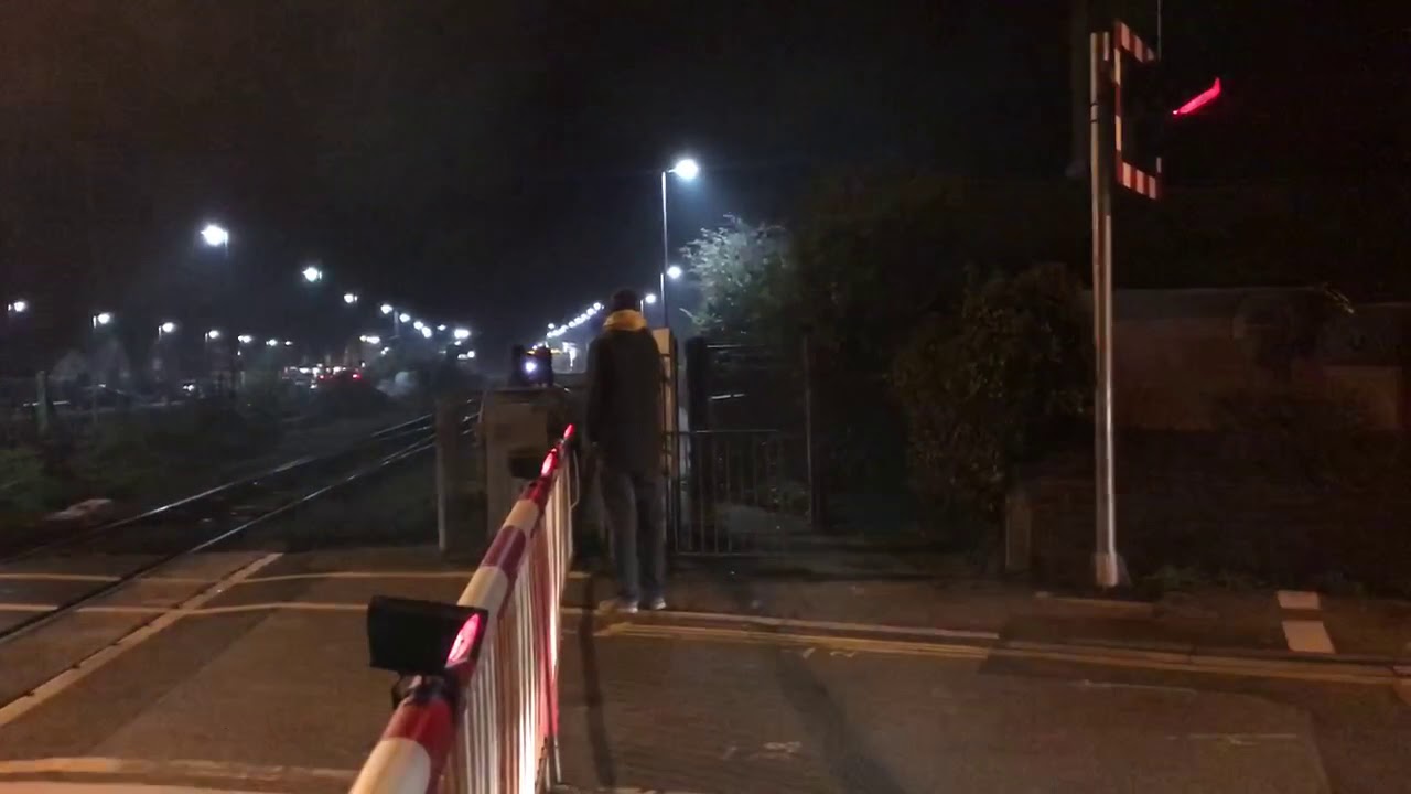 Rye Grove Road Level Crossing (E.Sussex) Friday 28.12.2018 - YouTube