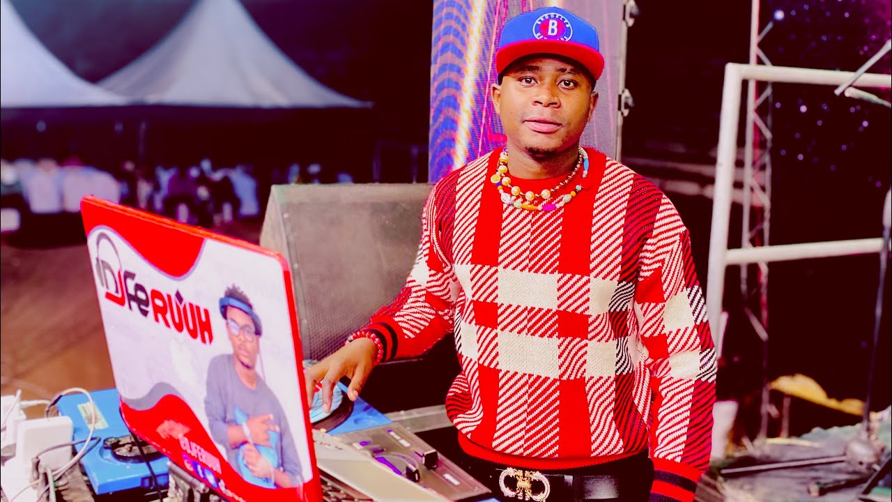 Huyu hapa mkali wa mashine #TABORA Kwenye SHOW YA FIESTA #TABORA - YouTube