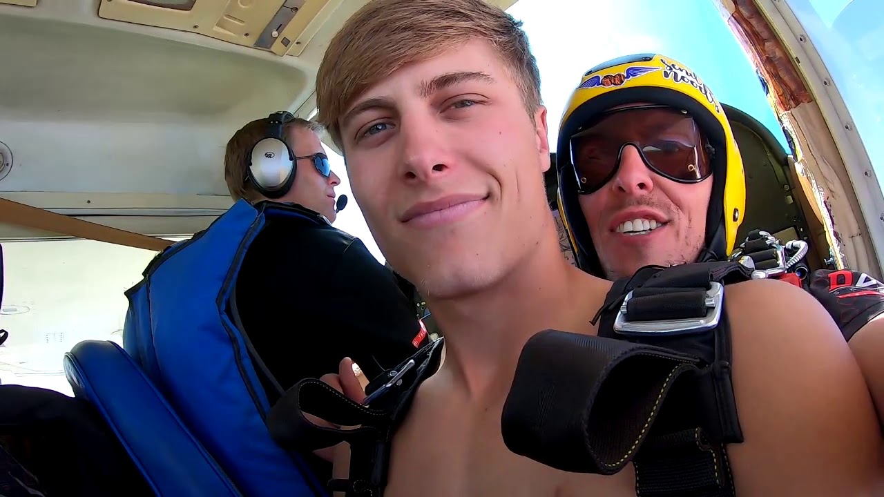 Jaxsen Petersen's Tandem skydive! - YouTube