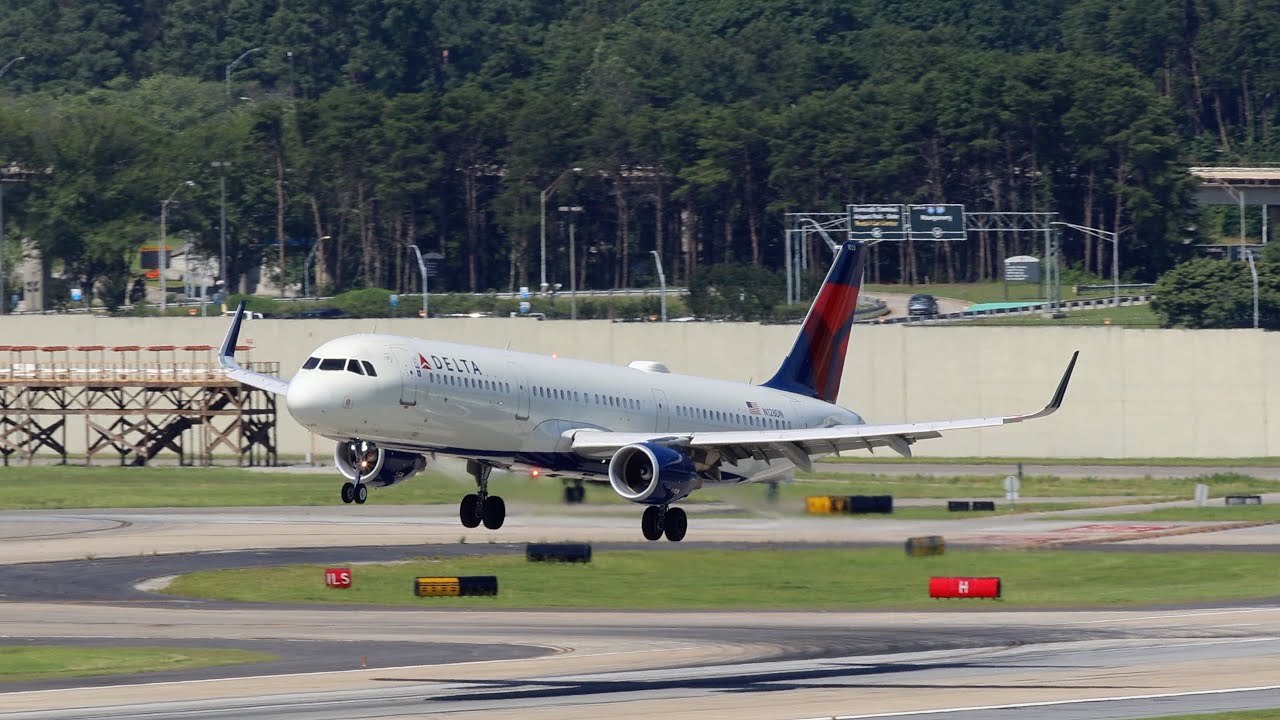 ATLANTA BUTTER LANDING: Delta Flight 455 | DCA-ATL | A321 | Lands on 8L ...