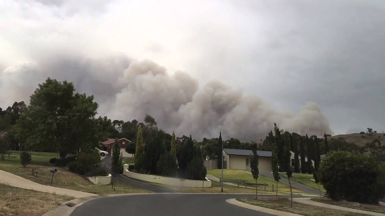 Bushfire smoke time lapse - YouTube