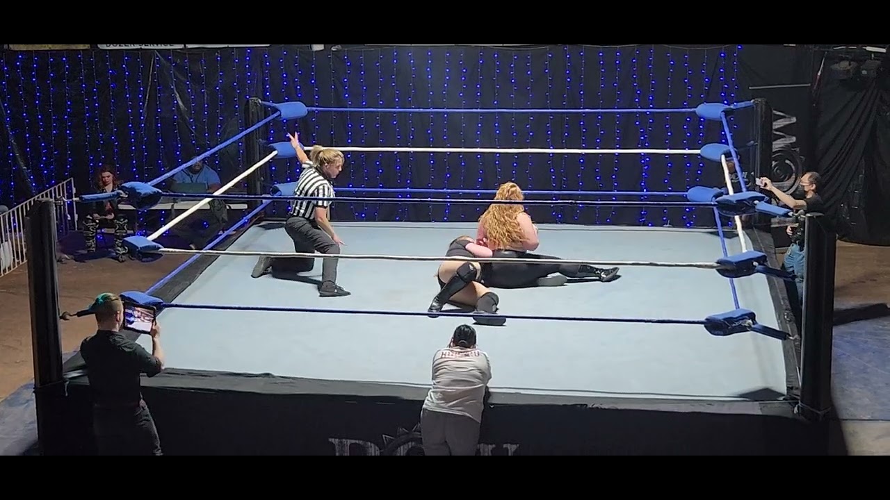 Skylar Slice vs Nova Phoenix - YouTube