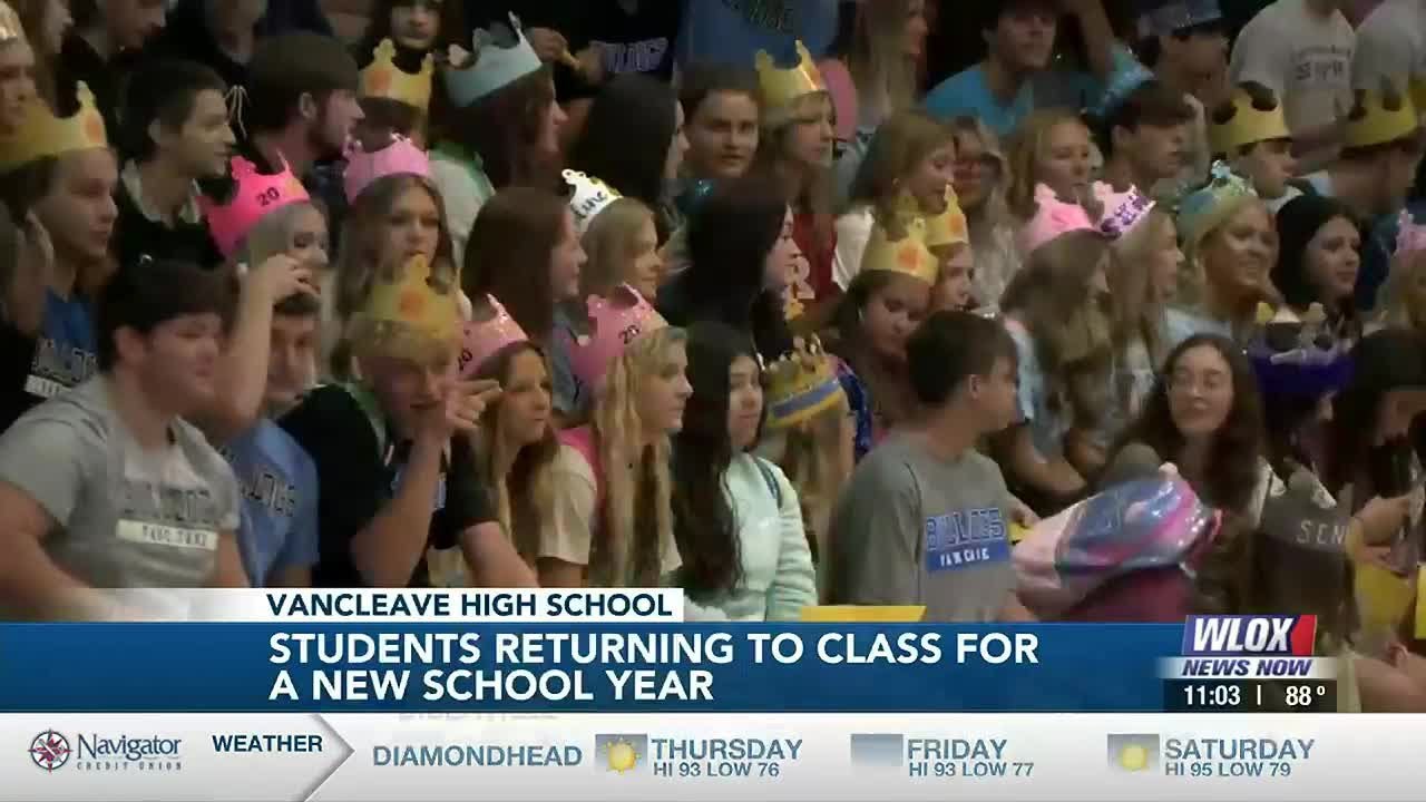 Vancleave students return to class for a new school year - YouTube