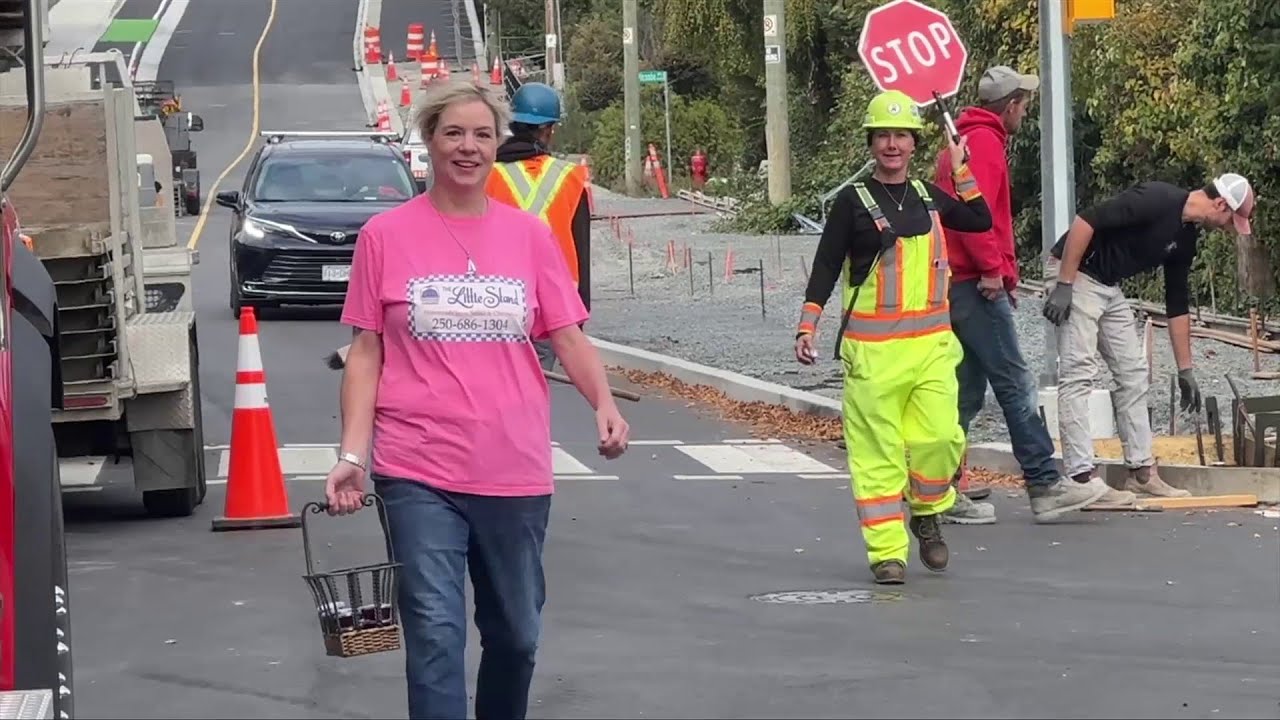 This little traffic Jam is spreading sweetness in Saanich - YouTube