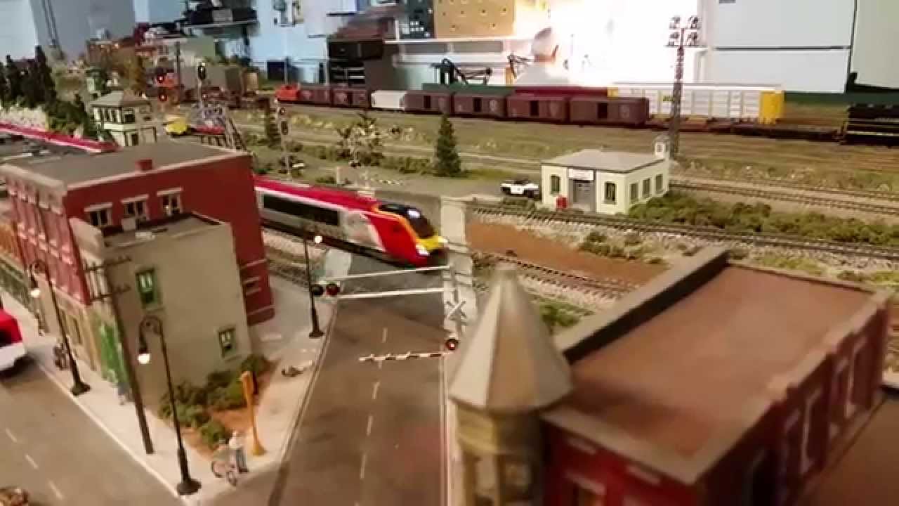 Bachmann Virgin Class 221 DMU/HST - YouTube