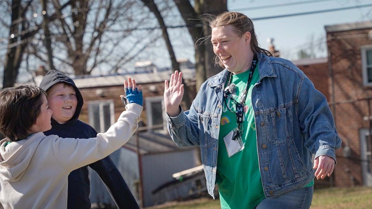School recess aide with autism embodies the spirit of inclusion - YouTube