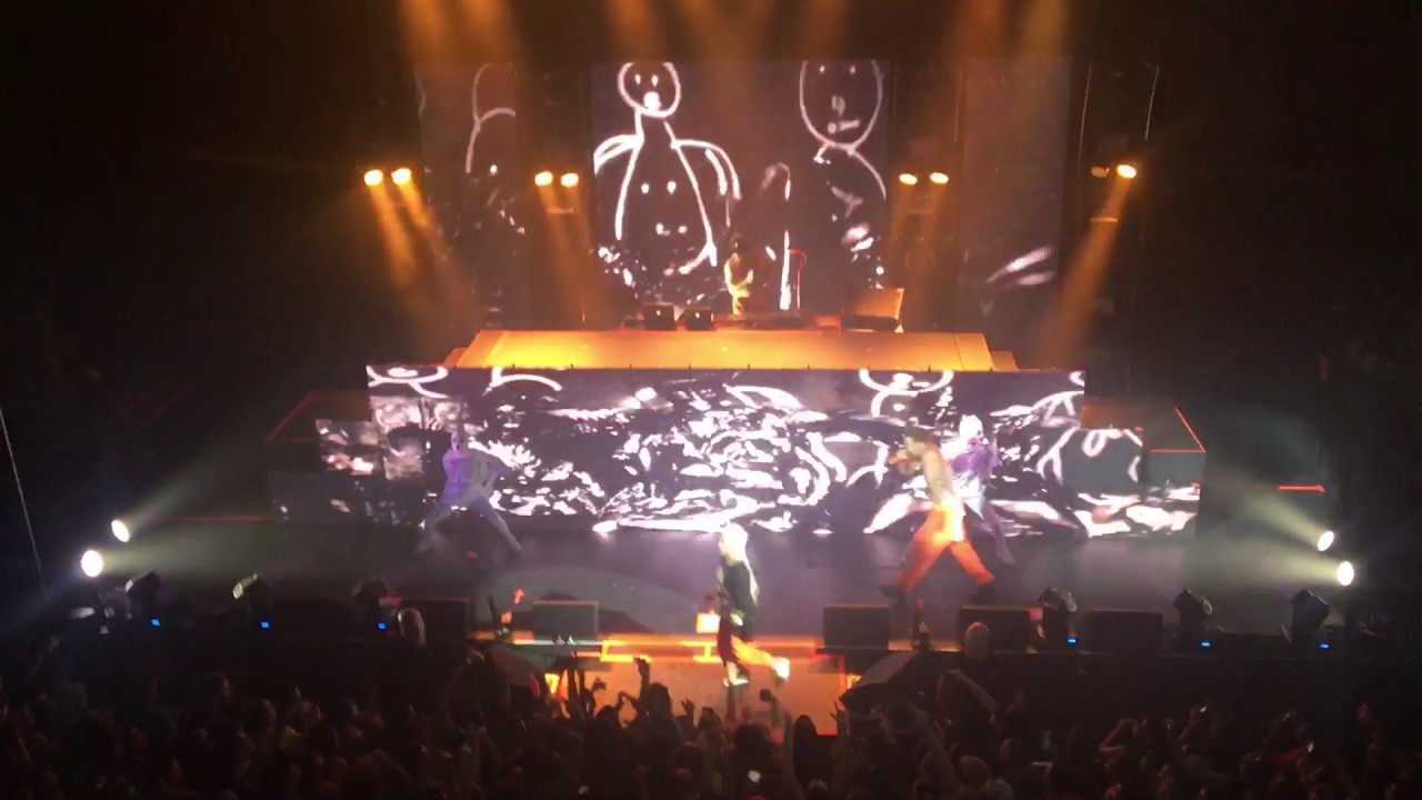 Die Antwoord - Fatty Boom Boom (Live) - YouTube