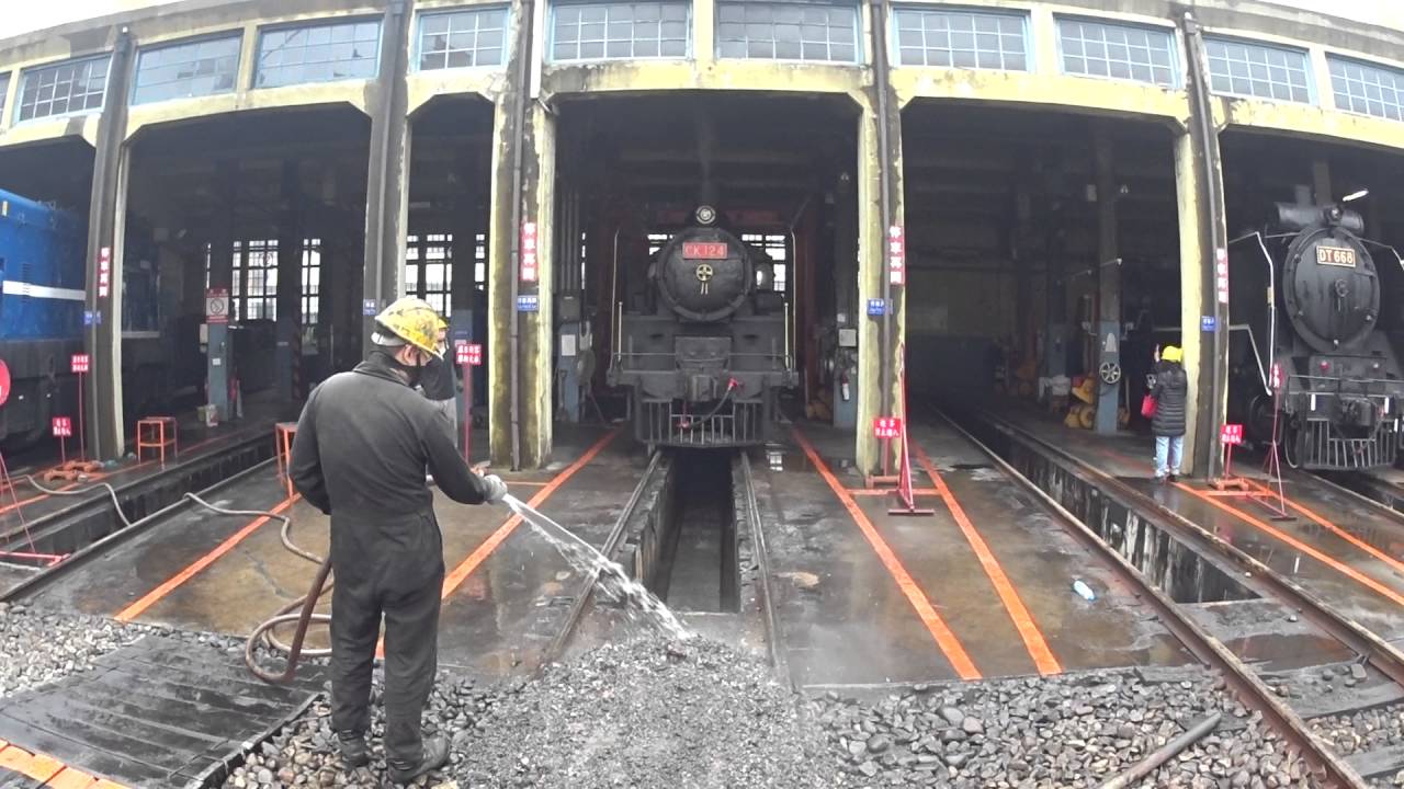 TRA CK124 Steam Locomotive - YouTube