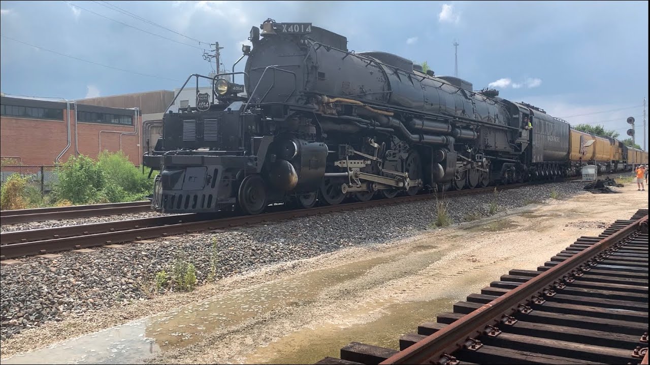 The Big Boy Comes to Houston! Ft. UP 4014, KCS SD70MAC, and more! 8/13 ...
