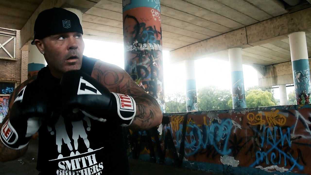 Jay Fish trains for his upcoming bout against Quentin Henry - YouTube