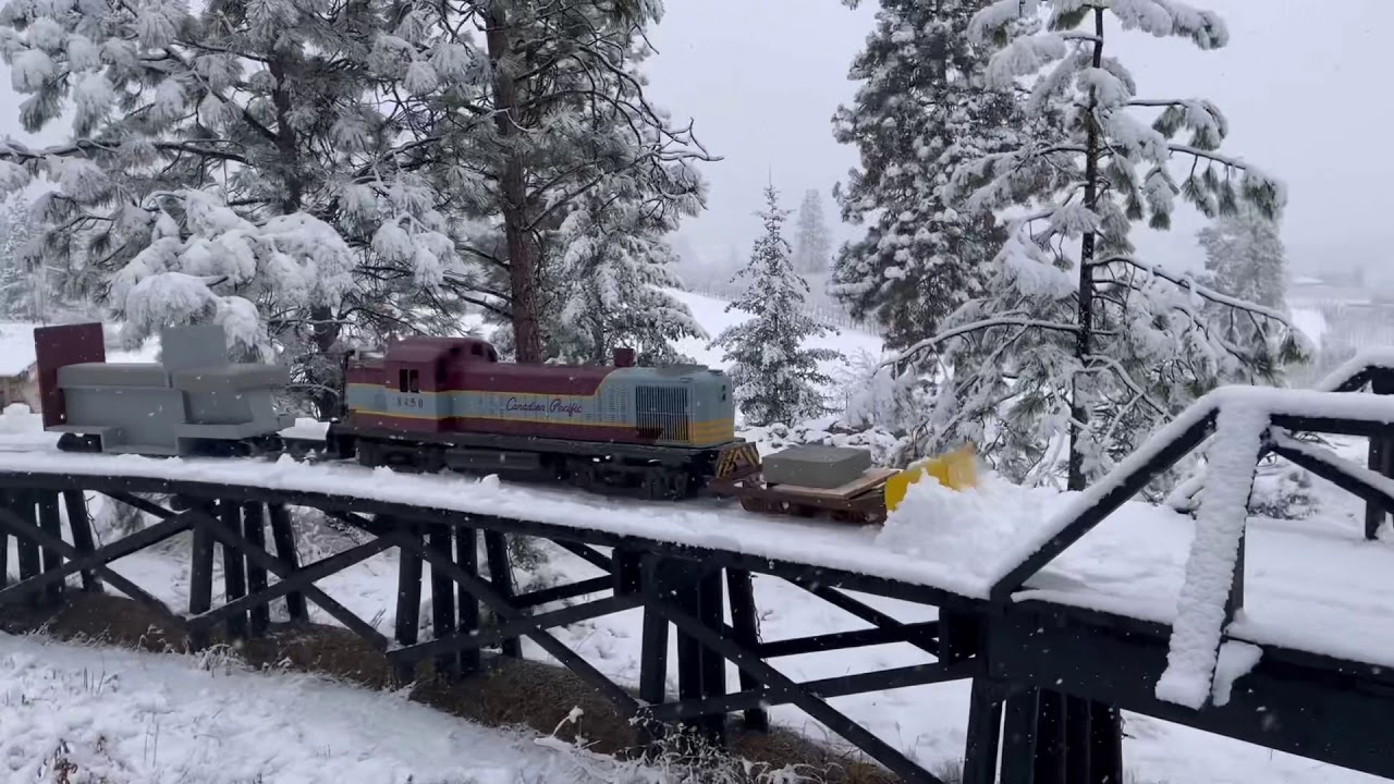 Driverless Train Snow plowing railway with 7.5" gauge - YouTube