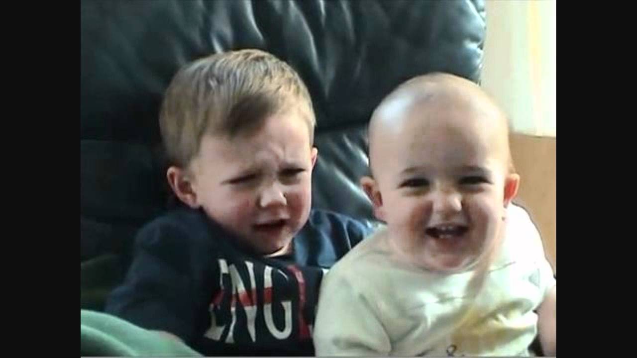 Charlie bit my finger - again ! (Sparta Remix) - YouTube