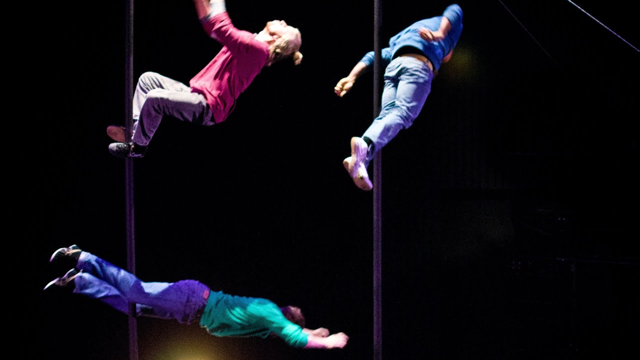 Chinese Pole Trio Male Acrobats fr Europe - YouTube