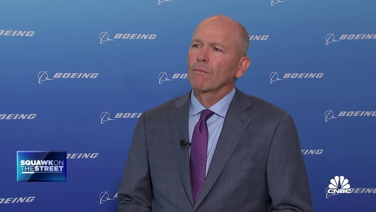 Boeing CEO Dave Calhoun weighs in on earnings, union strike - YouTube
