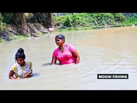 Amazing Mouni Net Fishing with Village Women in Traditional Style