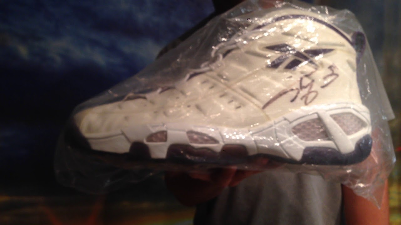 Shaquille O’Neal’s size-22 sneaker - YouTube