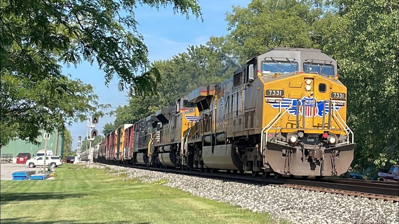 UP AC6000CW rebuild leads 315 - YouTube