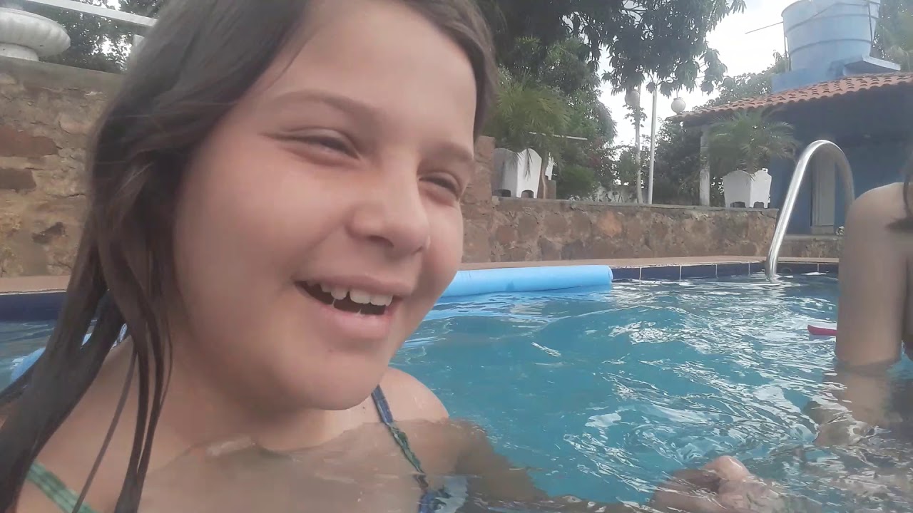 Vídeo Na Piscina Amiga Youtube