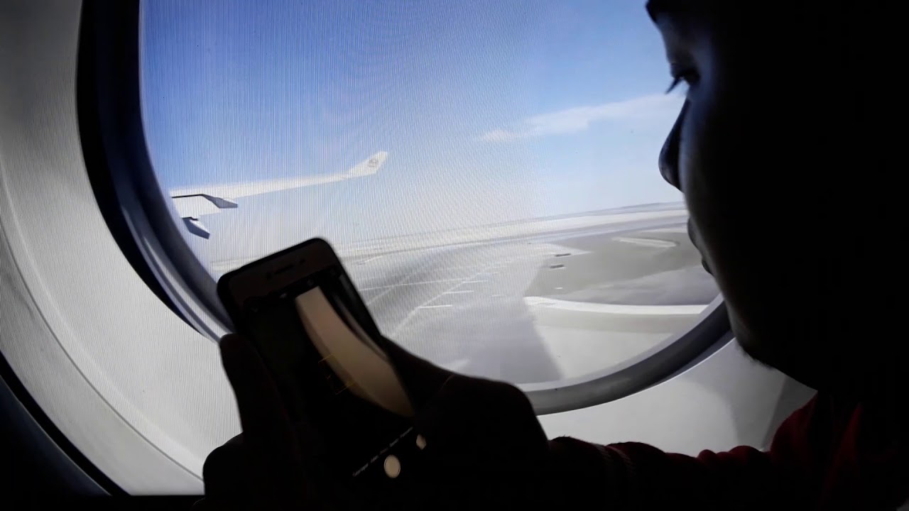 Airplane window prank by kazu - YouTube