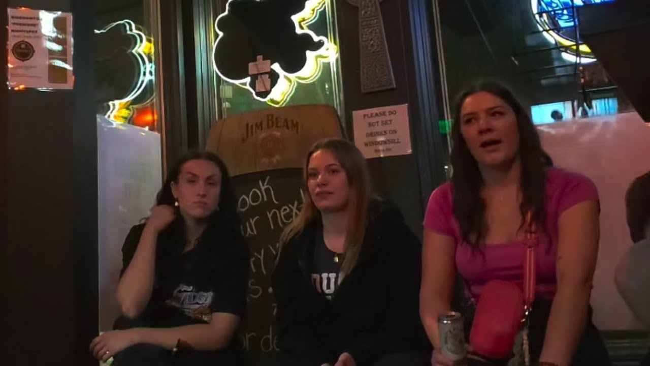 Bulge watching in public - YouTube