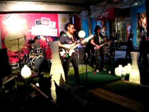 FEYST11 - SHH... DIAM! - Julie Don't Listen to Them.MOV - YouTube