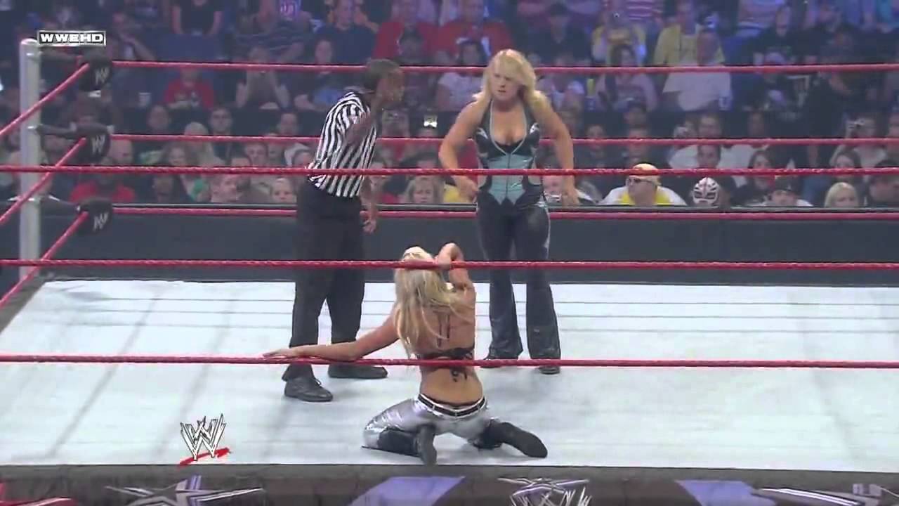 WWE Superstars 08/20/09 - Kelly Kelly vs Beth Phoenix - YouTube