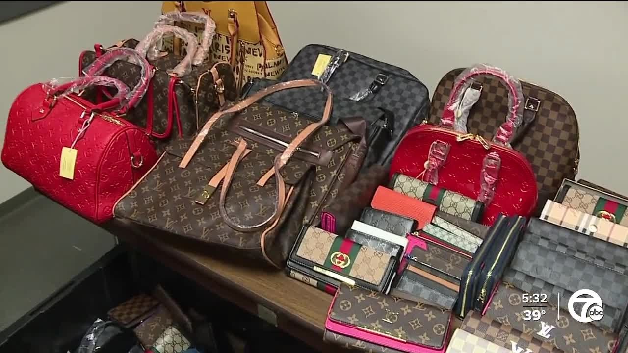 Detroit police bust bootleg handbags - YouTube