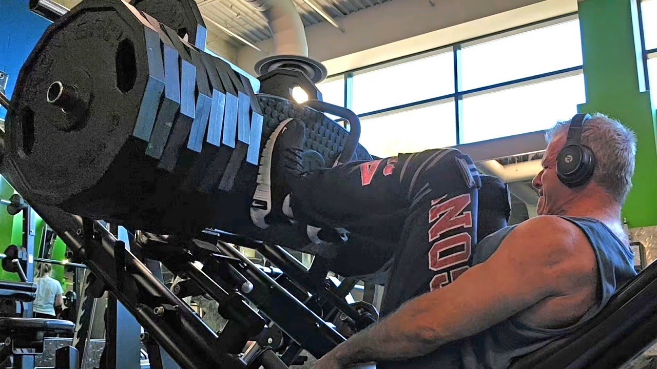🔥60+ Strong: Heavy Leg Presses 900, 800, 700 lbs!💥 - YouTube