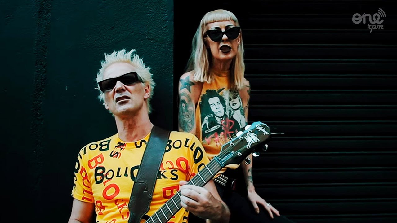 Supla & Victoria Wells - Hard Times - YouTube