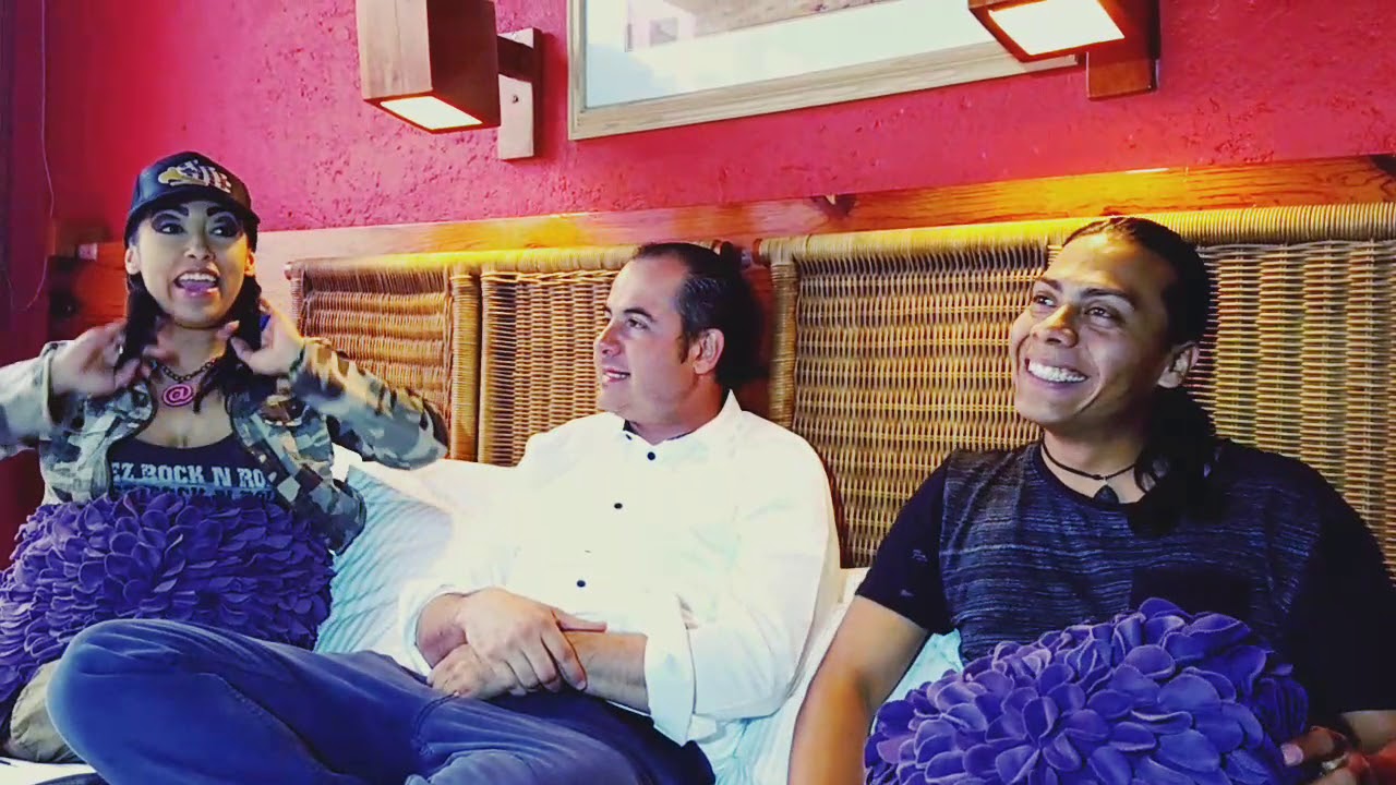 Divas en la cama con Claudio Angulo - YouTube