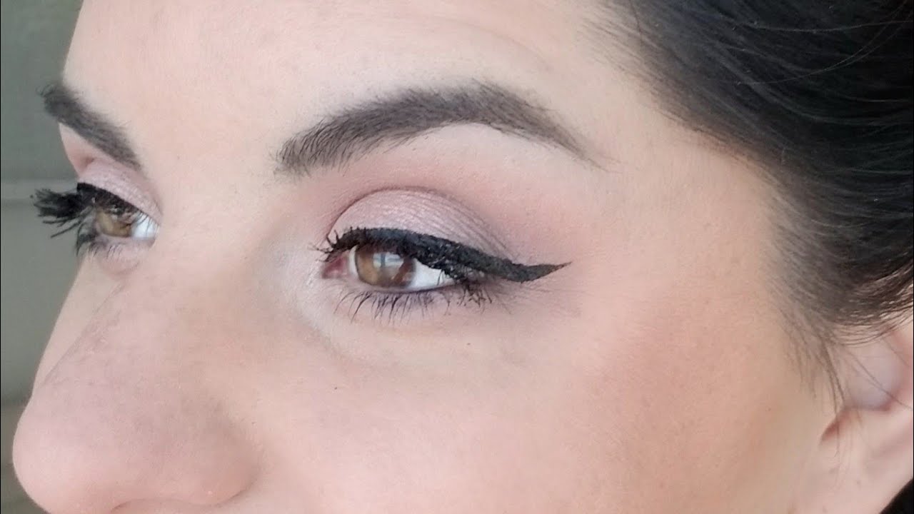 How to use ShadowSense by SeneGence as brow color - YouTube