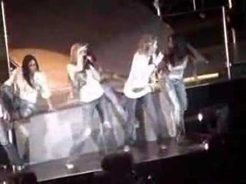 Miley Cyrus-Old Blue Jeans LIVE (SUPER HIGH QUALITY) - YouTube