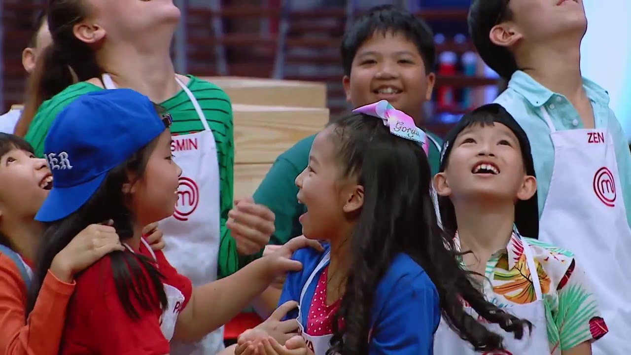 [Intro] เมื่อพี่ตั๊กมาถึง MasterChef Kitchen ก็มีของฝากมาฝากน้องๆ ผู้ ...