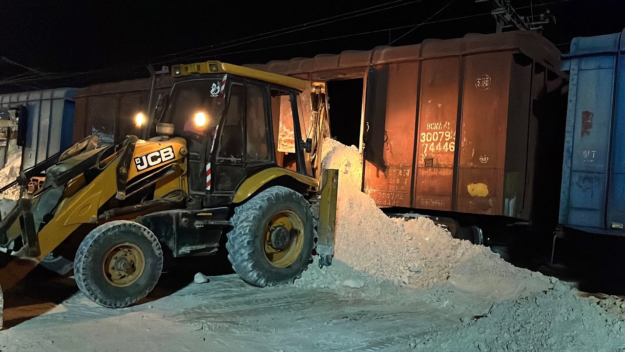 Jcb 3dx machine night work with train | Jcb backhoe unloading dust from ...
