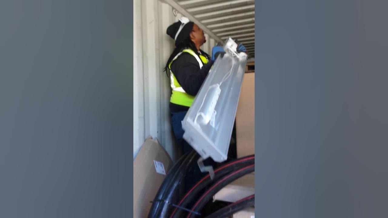 Construction worker singing - YouTube