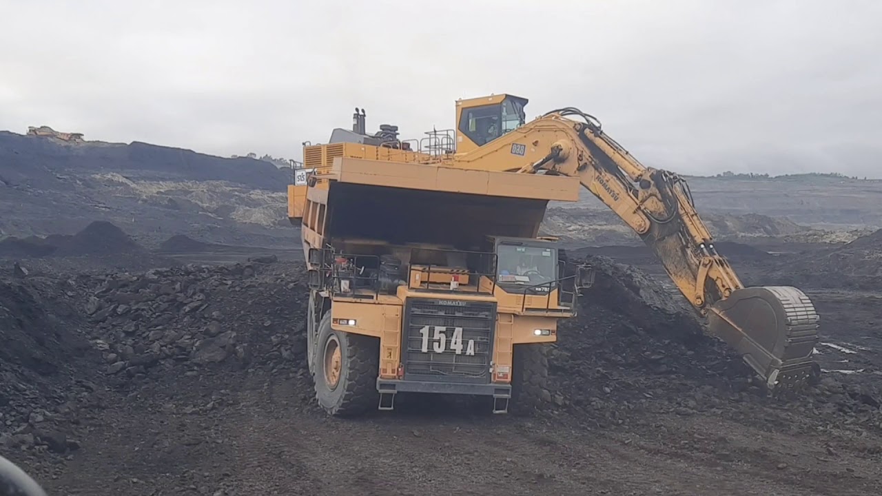 KOMATSU EXCAVATOR PC 2000 LOADING COAL HD 785-7 - YouTube
