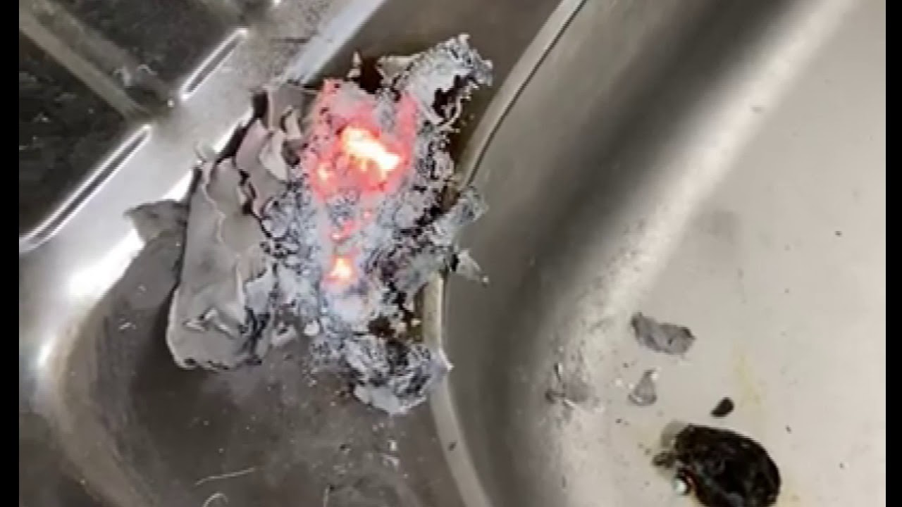 Magnesium powder burns - YouTube