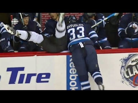 Byfuglien bulldozes Muzzin into the bench
