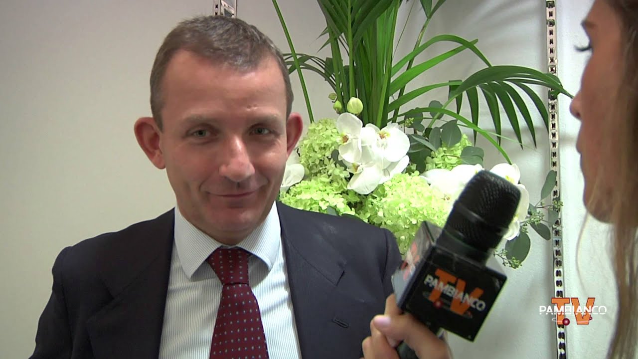 Il sogno di Uel Camilo sbarca in piazza Duomo - YouTube