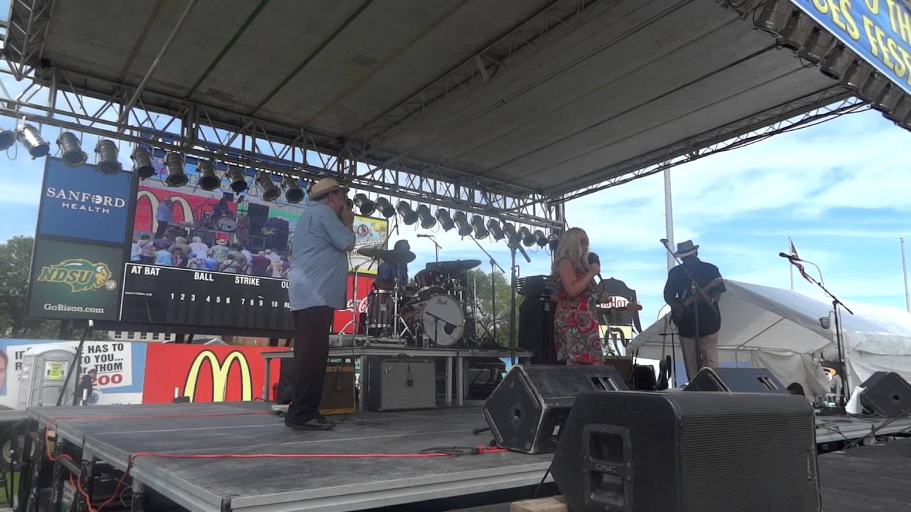 Dee Miller Band sing I'd Rather Go Blind (Etta James) - YouTube