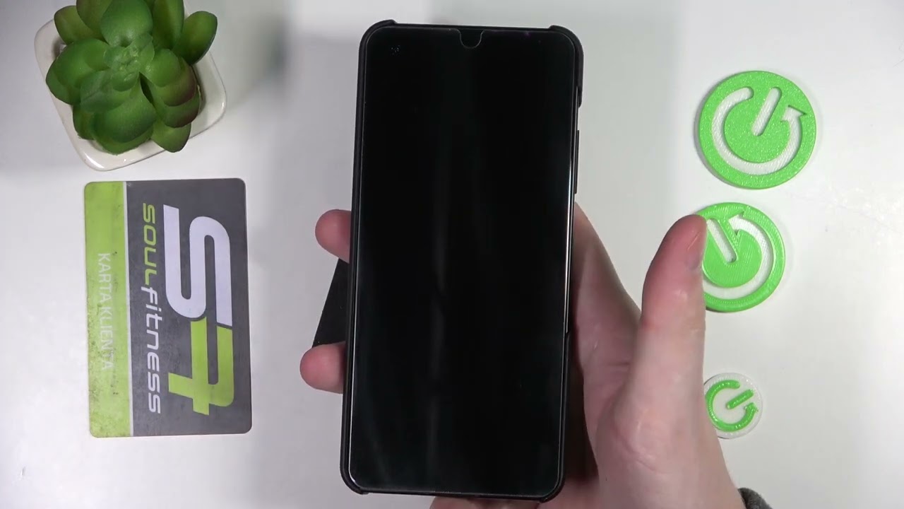 Hand Size Comparison of ASUS Zenfone 9 – How Big Is It? - YouTube