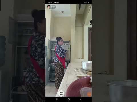 Bunda Sisca milenial - memasak di rumah tiko dan bu eny