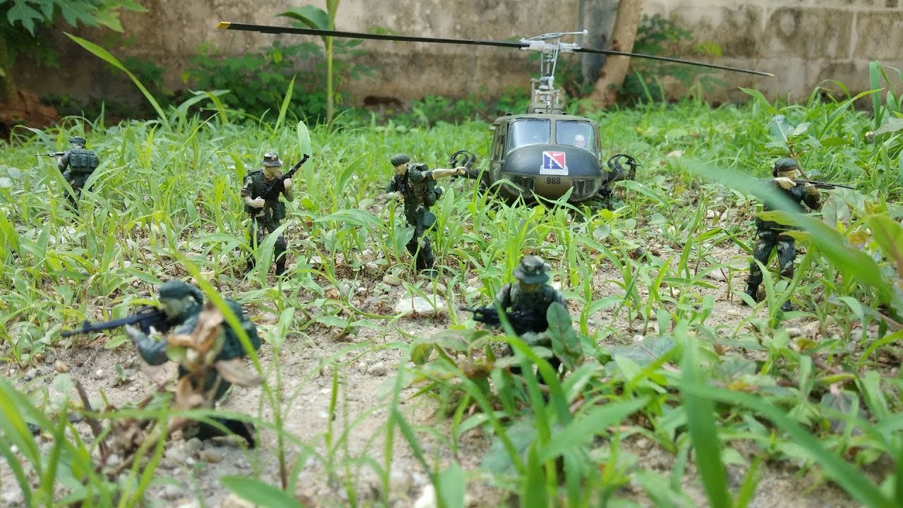 Toys soldiers Huey helicopter Action figures Toys For Kids - YouTube