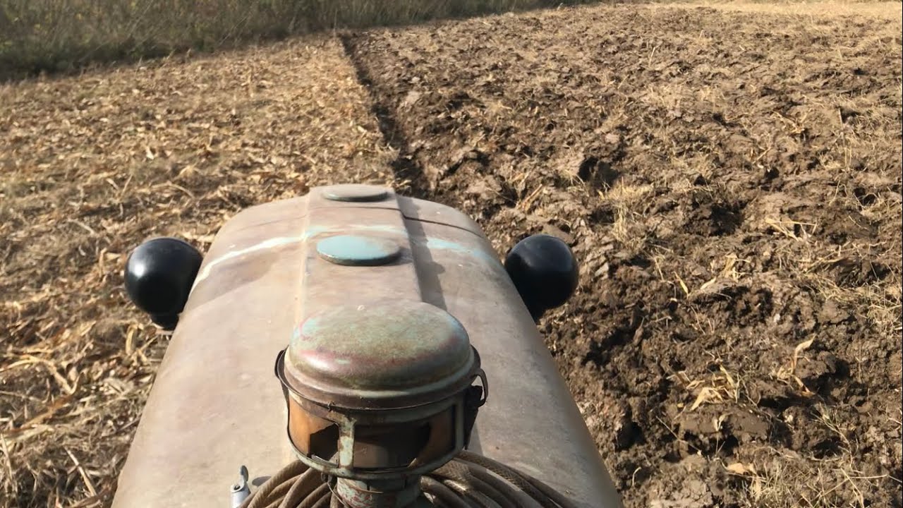 Rakovica 60 oranje/plowing - YouTube