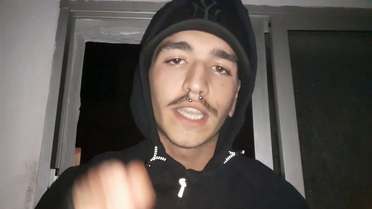 Akrex - Uñas de piedra (VIDEOCLIP) - YouTube