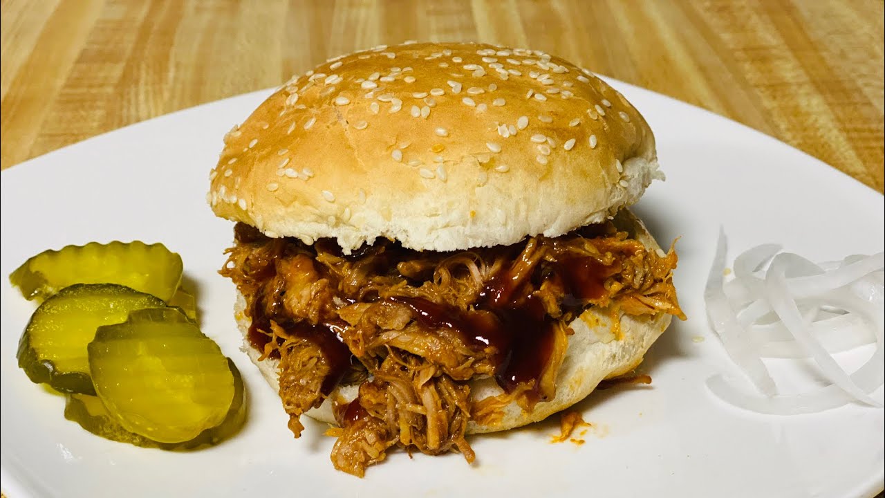 Carne de puerco en salsa barbecue / bbq PULLED PORK sandwich - YouTube