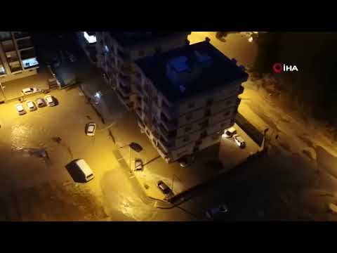 Mersin'de yağmur etkili oldu, onlarca araç sular içinde kaldı