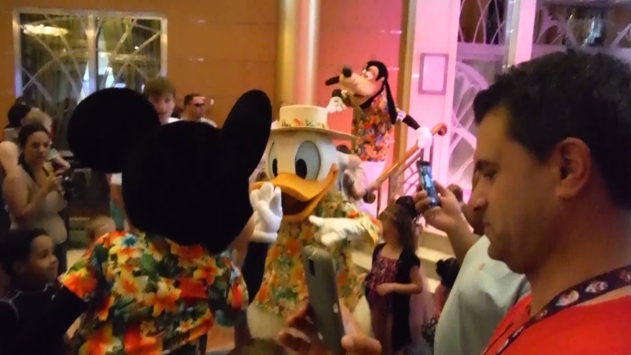Disney Magic dance party, Mickey, Pluto... - YouTube